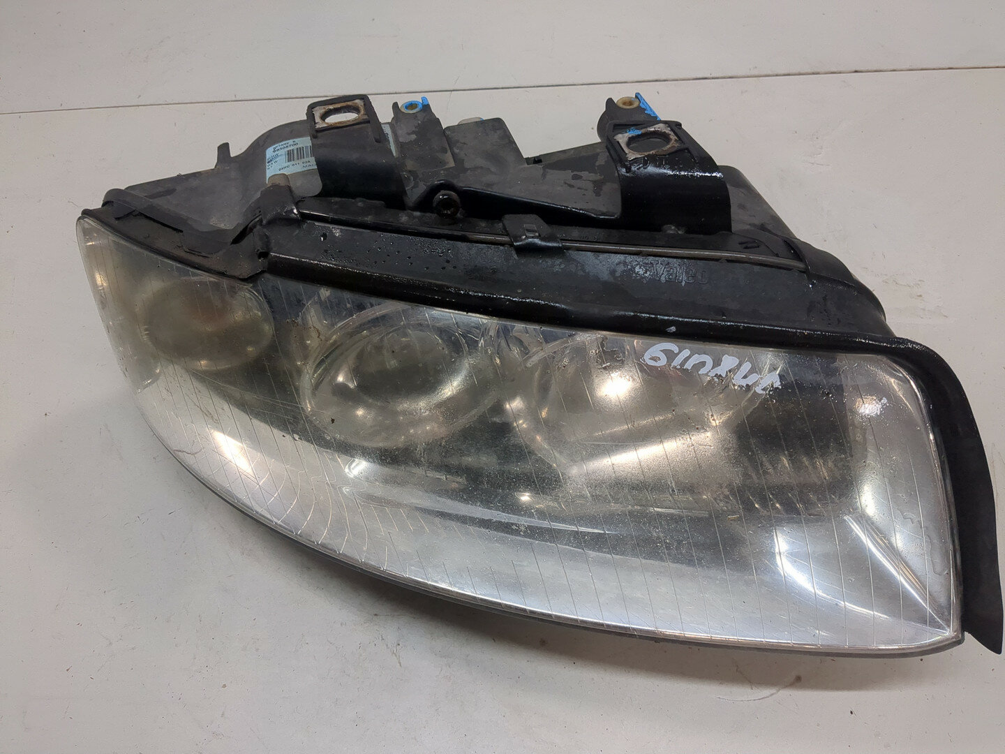 Фара (передняя) правая Audi A4 (B6) Б/У