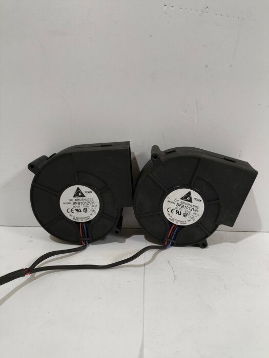 Вентилятор серверный парный 97x94x33 DC 12V 2.7A Delta BFB1012VH