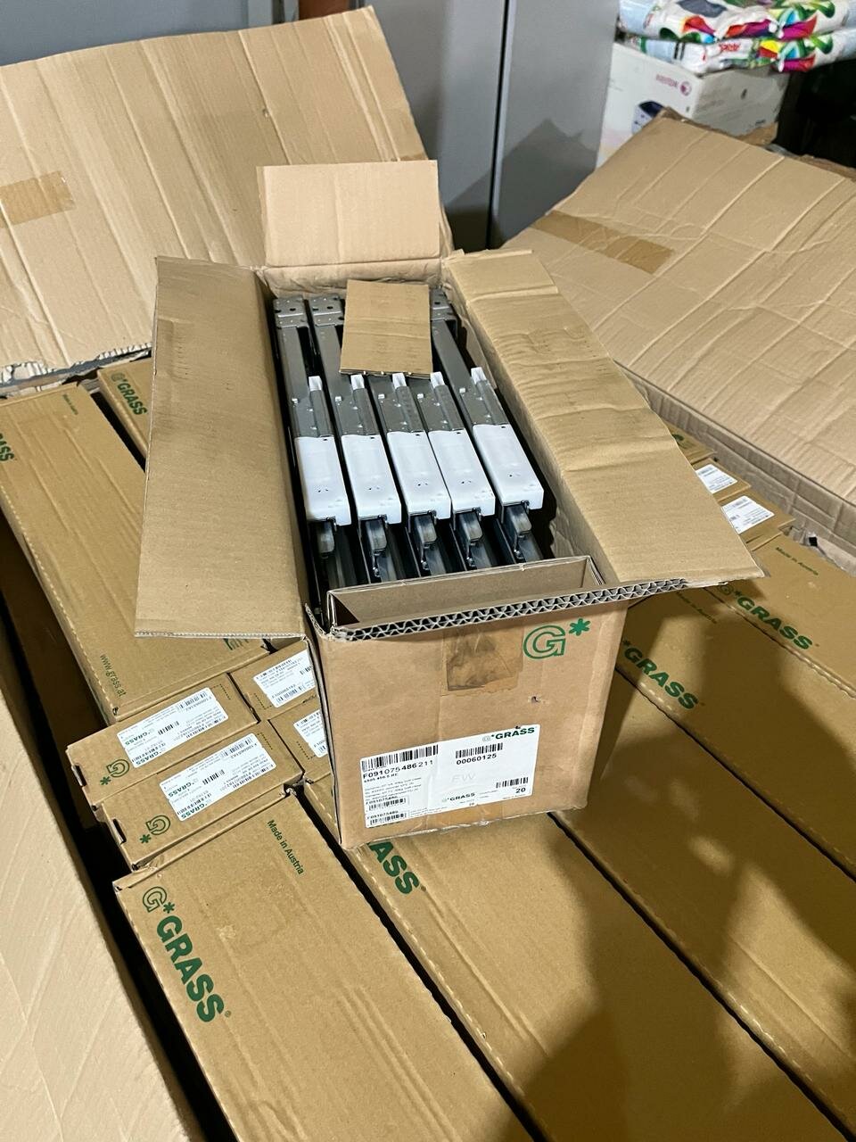 Направляющая к боковине (правая) с доводчиком Dynamyc-XP FE 40kg Soft-close NL450/right galvanized, GRASS, Австрия