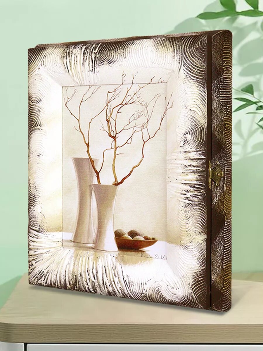 Ключница в прихожую закрытая с полкой ваза белая