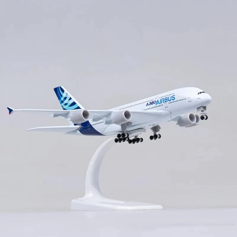 Модель самолета Airbus A380 из металла