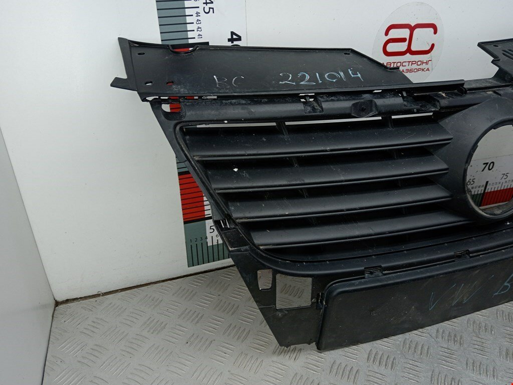 Решетка радиатора Volkswagen Passat 6 3C0853651AD арт. 2204144
