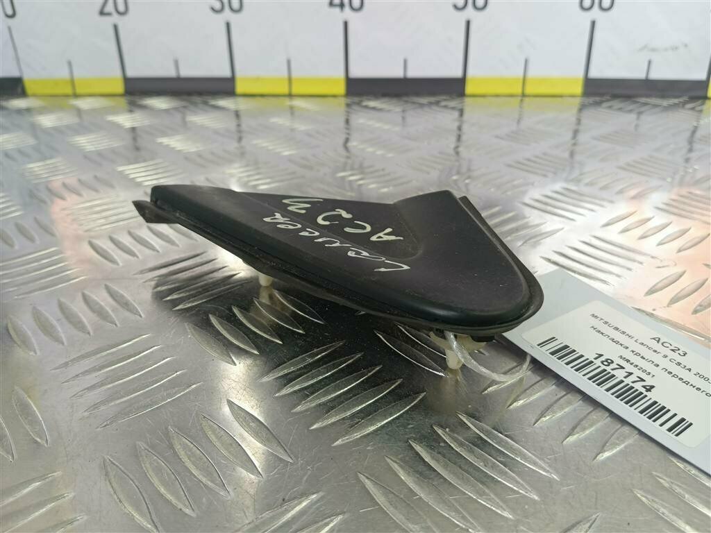 Накладка крыла переднего левая Б/У для MITSUBISHI LANCER IX рестайлинг (2005—2010) MR462051