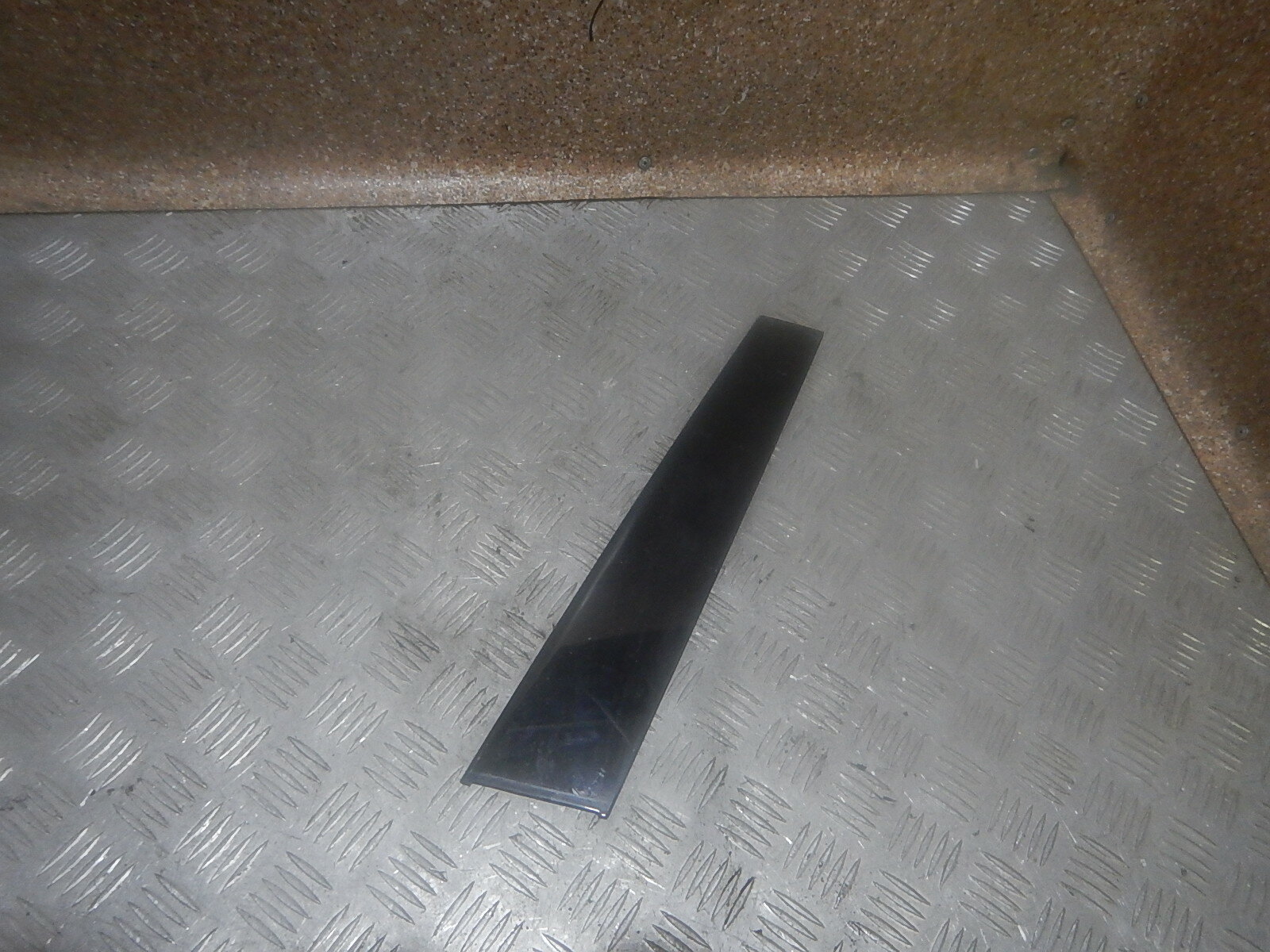 Б/У Накладка двери передней левой, Hyundai (Хендэ)-SONATA (16-) HYUNDAI SONATA (16-19) Вертикальная. Царапины. 313668 Hyu...