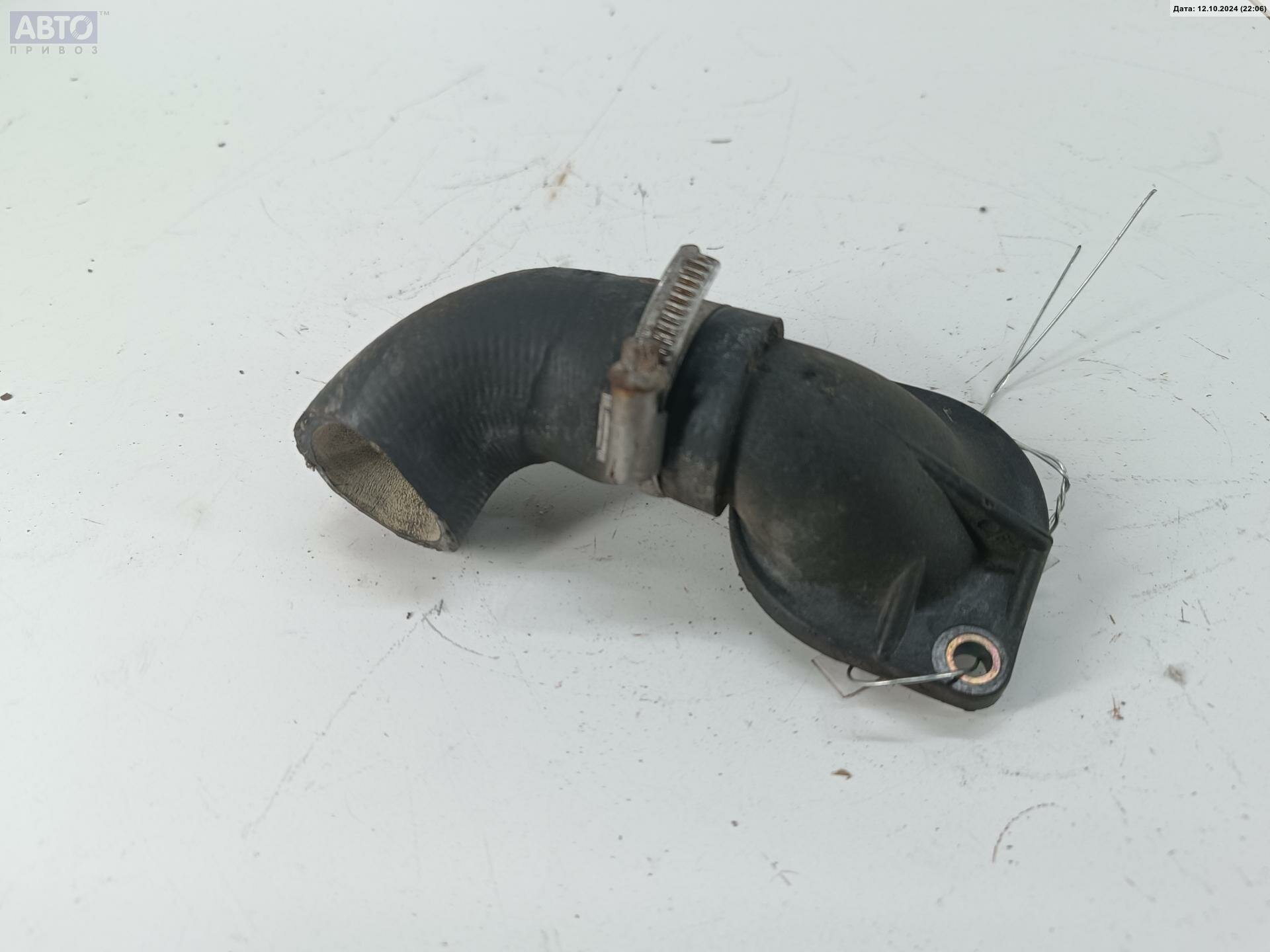 Фланец (тройник) системы охлаждения Audi 80 B3 (1987-1992)