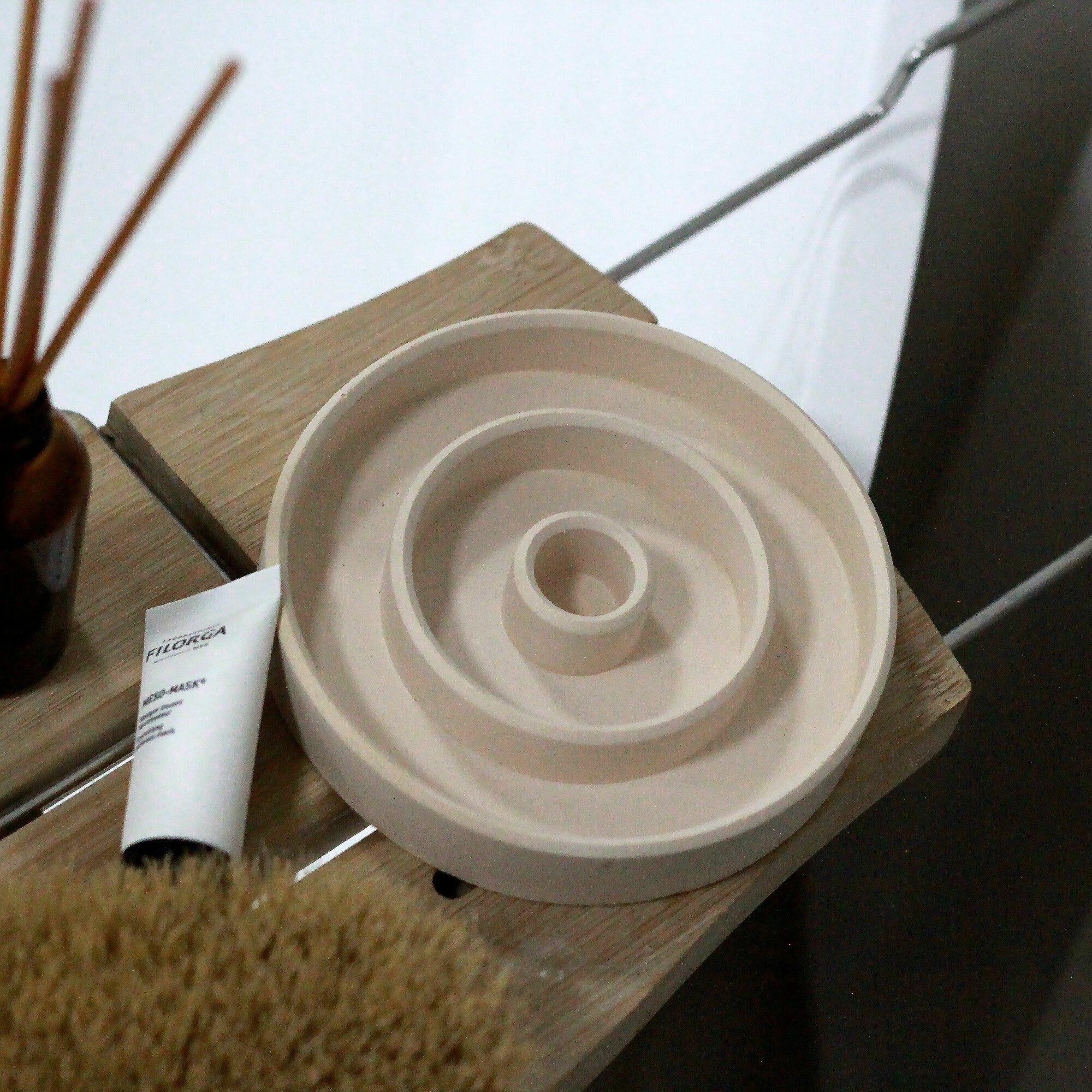 Поднос декоративный из бетона AR.CO "Wave", диаметр 140мм; подставка для украшений для подарка; подсвечник для свечей Штрауса