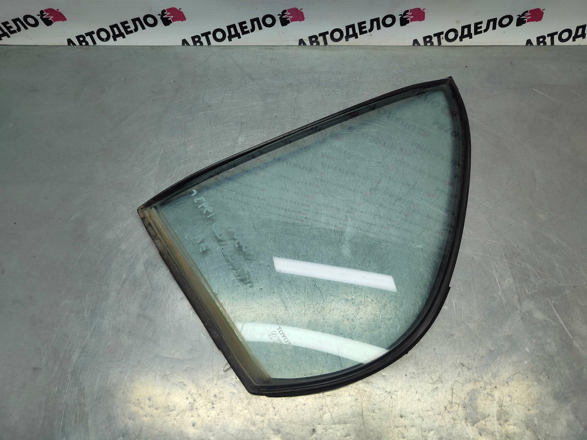 Форточка двери задняя левая Toyota Tercel L40 93 г