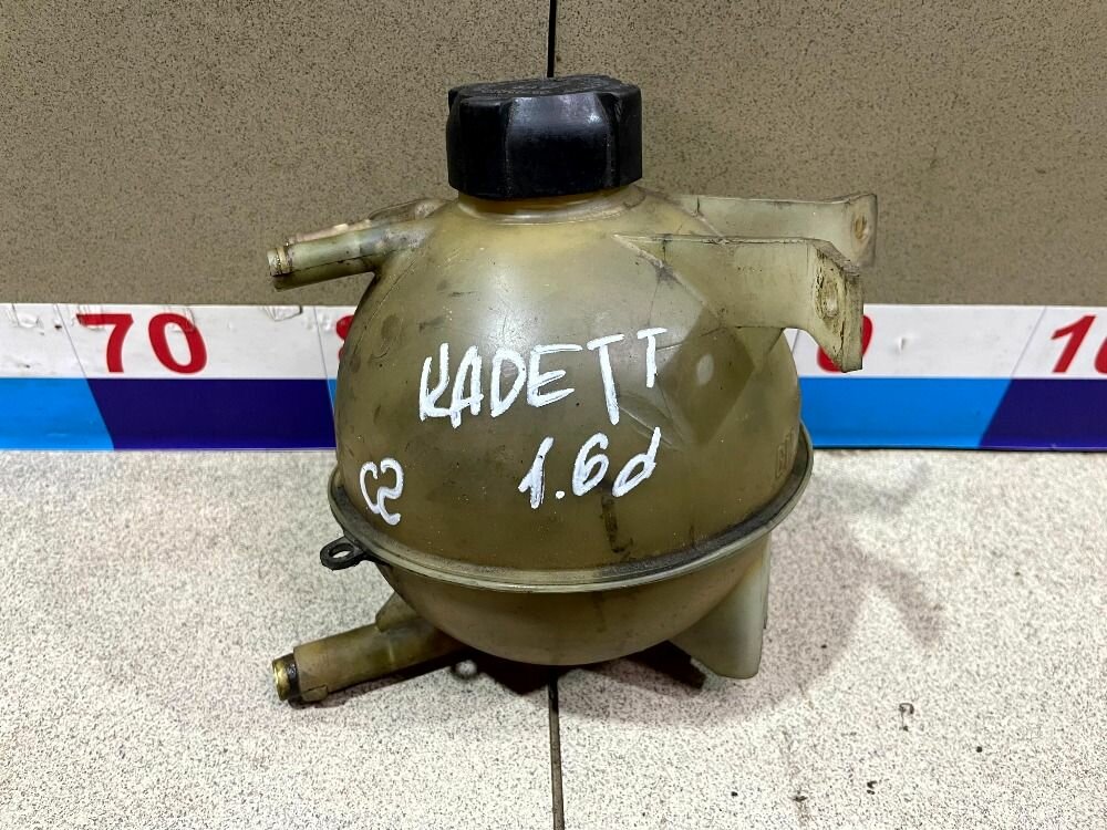 Расширительный бачок Opel Kadett E