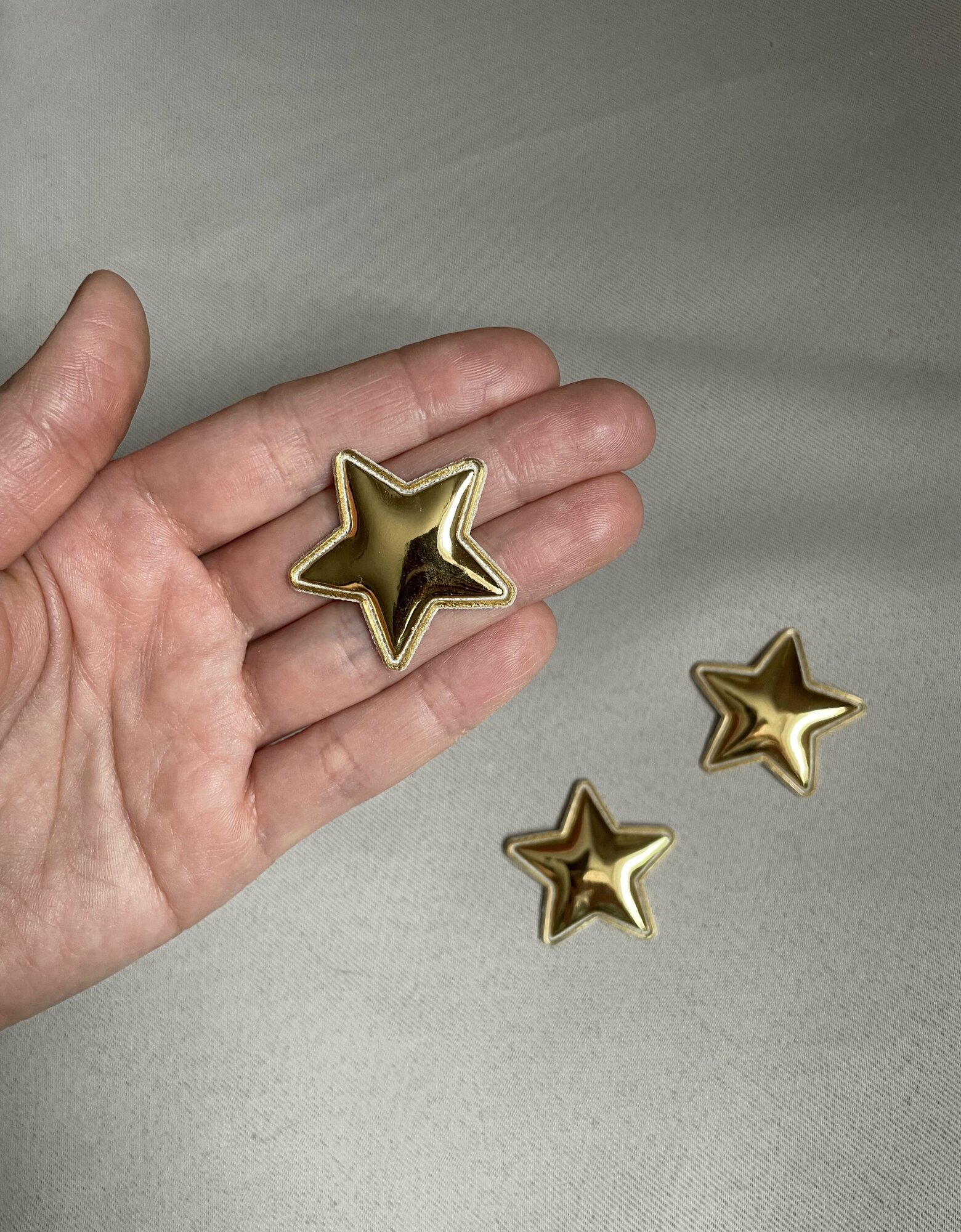 Нашивки декор для одежды и рукоделия "золотые звездочки" пришивные , 3шт