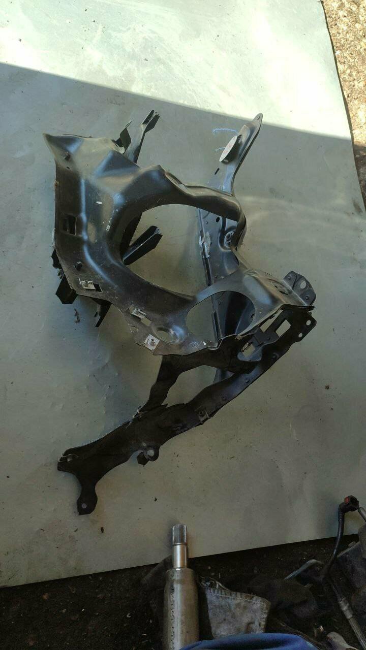 Крепление фары (кронштейн фары) левой BMW 7 E65/E66 2005