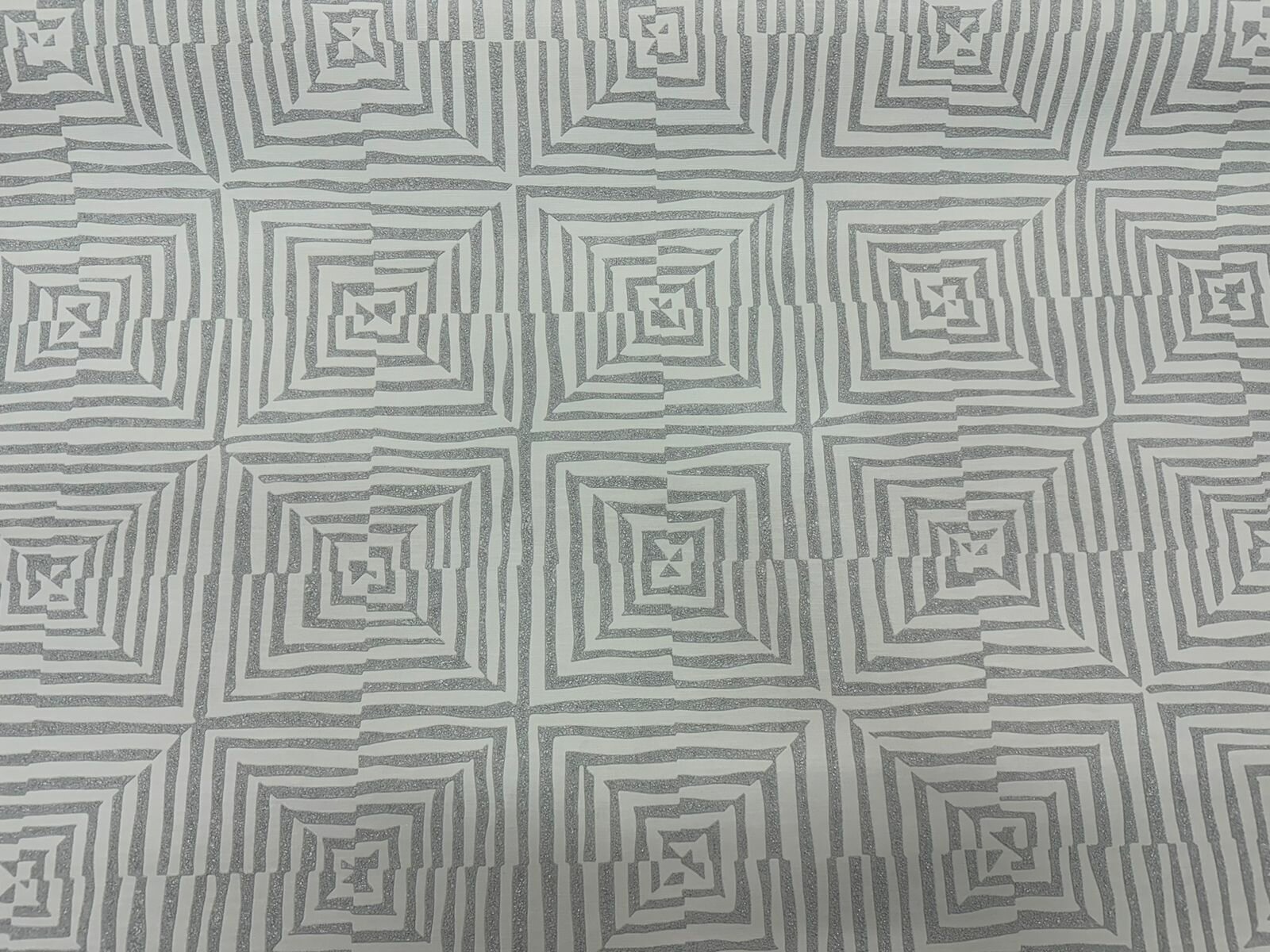 Обои VernissAge 168346-19 виниловые на флизелиновой основе, светостойкие, размер 1.06х10.05, белые с серебром