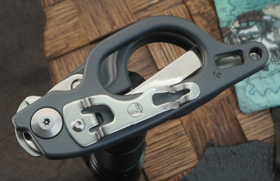 Мультитул Leatherman Raptor Response Cement — фото 1