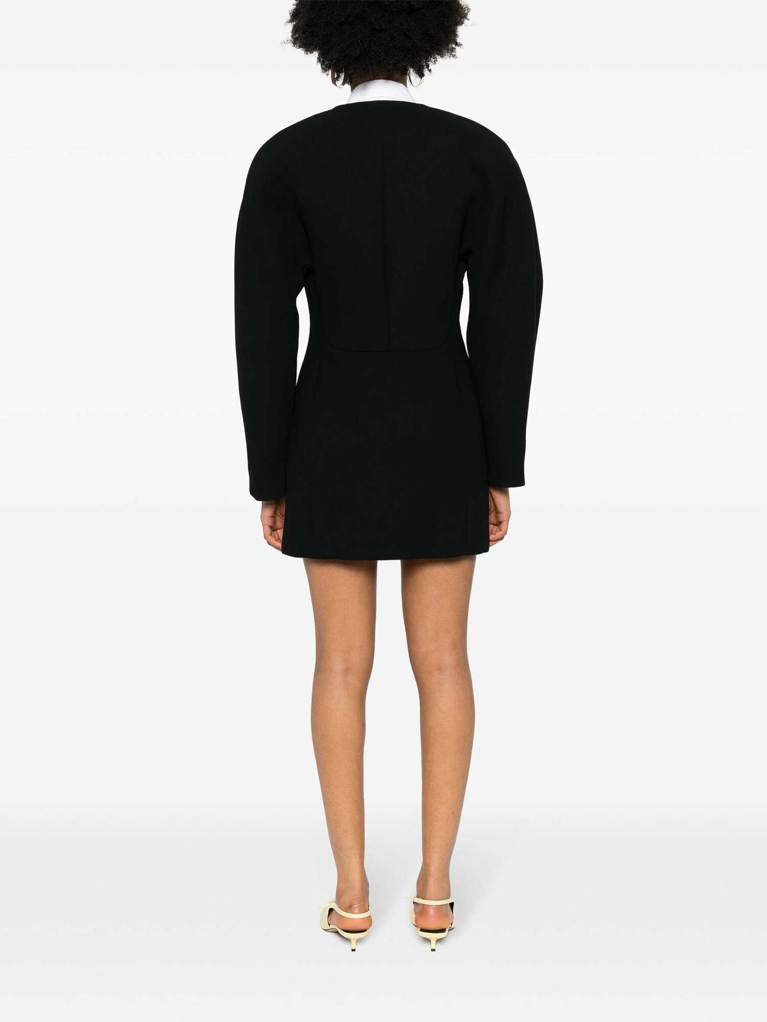 Халат Jacquemus La Oval Robe mini dress, размер 36 EU, черный — фото 1