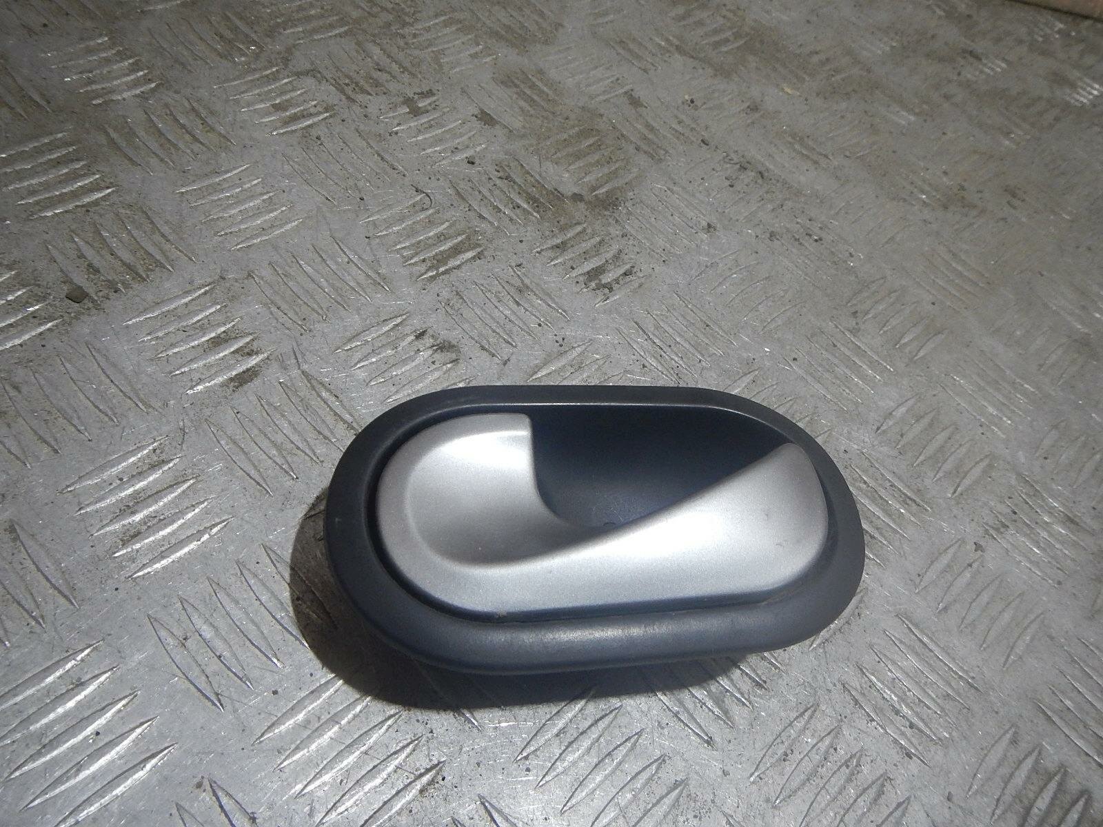 Б/У Ручка двери внутренняя левая, Renault (Рено)-MEGANE II (02-09) RENAULT MEGANE II (02-09) Потертости,трещина на крепл...