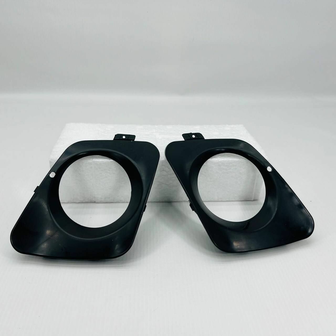 Очки противотуманных фар ПТФ ВАЗ / Lada Kalina 1, 1117-1119 (рамки туманок)