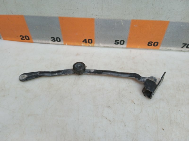 Б/У нижней двери багажника, Вольво XC90 Ограничитель Volvo XC90 2004 Прав. 345818 VOLVO арт. 8659076