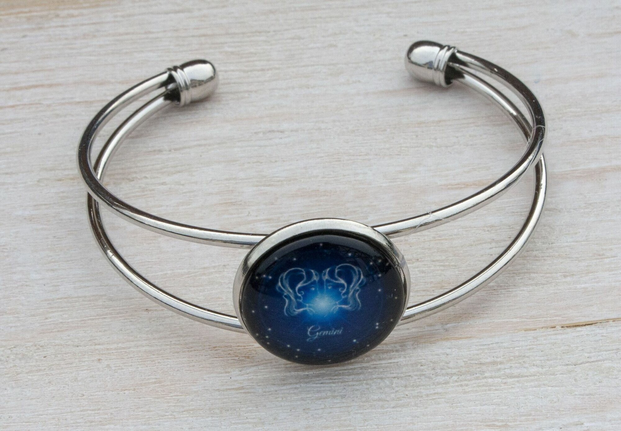 Жесткий браслет