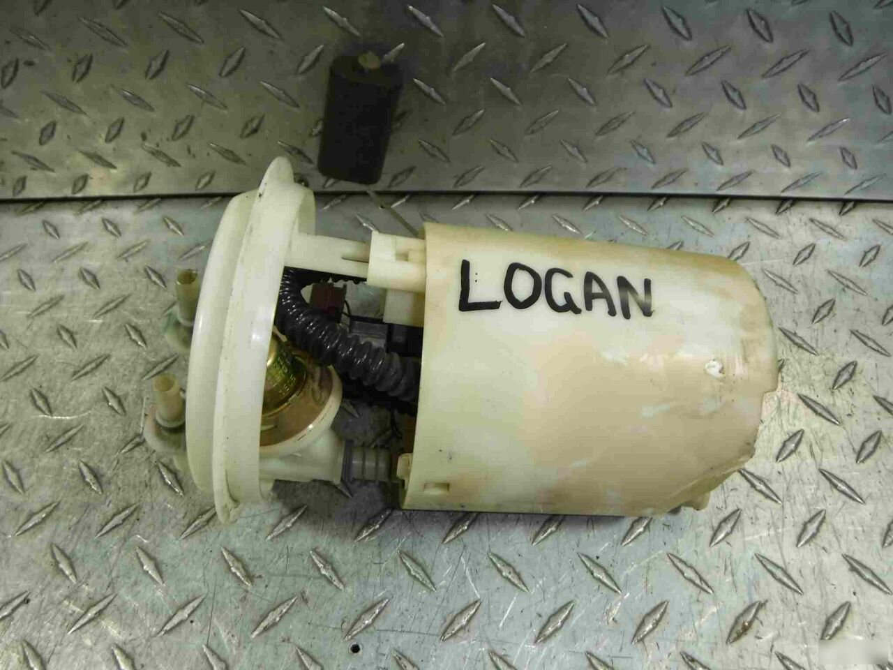 Насос топливный электрический Renault Logan I (2004—2009) 8200306918