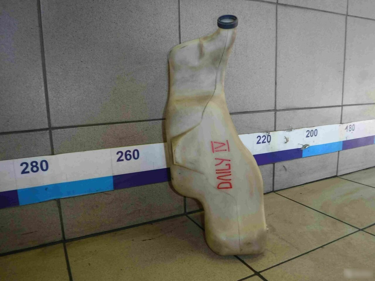 Бачок омывателя лобового стекла Iveco Daily IV (2006—2011) 3801898