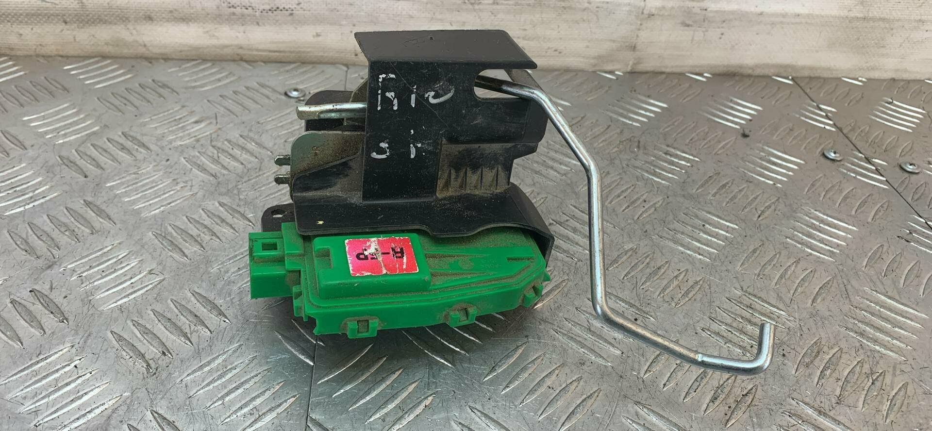 Замок двери задней правой Kia Rio 3 (2011 - 2015)