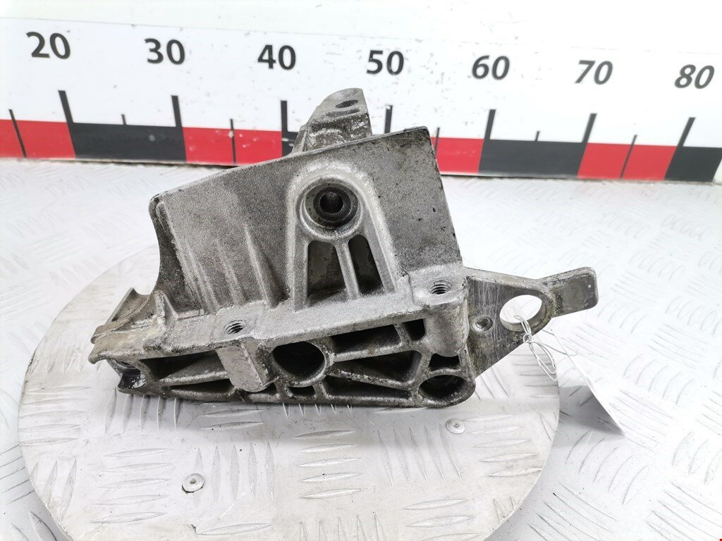 Кронштейн (крепление лапа) двигателя Nissan Micra K12 8200408663 арт. 1576853