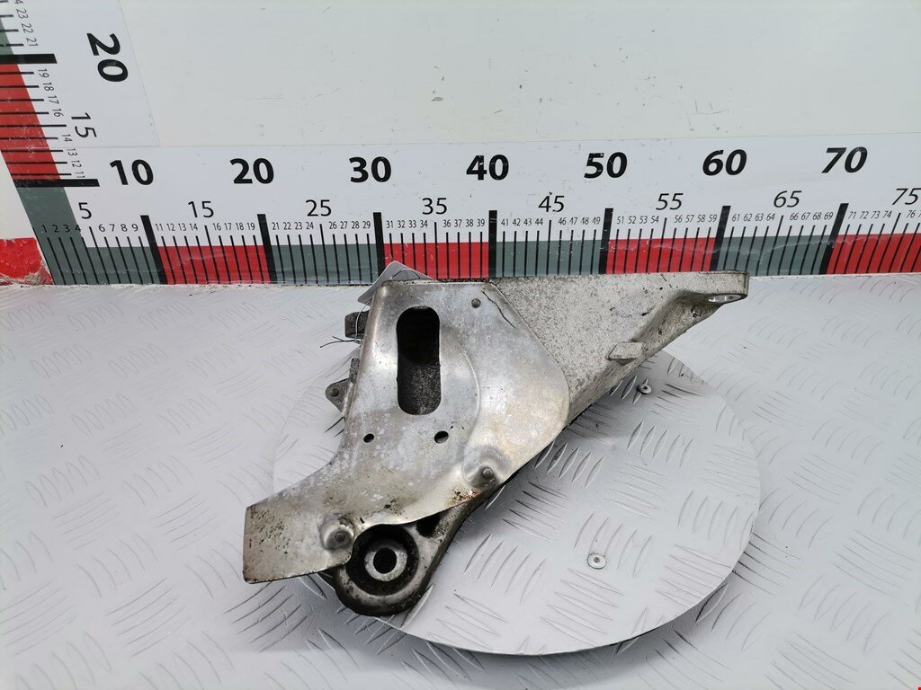 Кронштейн (крепление лапа) двигателя BMW 3-Series (E90/E91/E92/E93) 22116779370 арт. 1753229