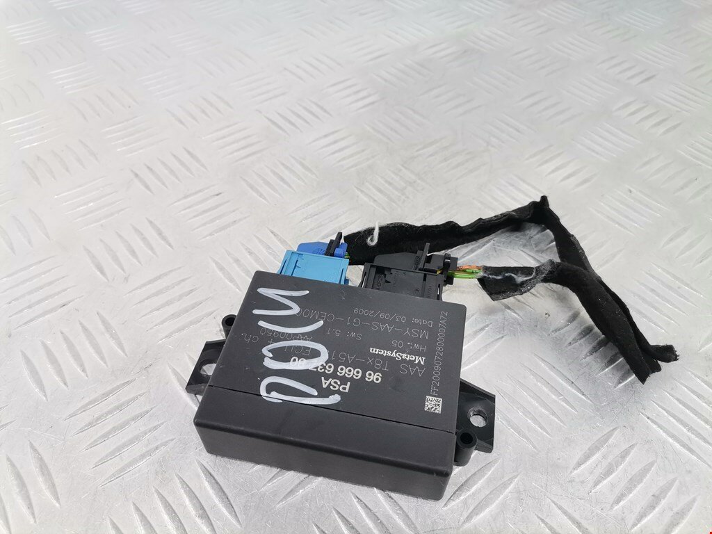 Блок управления парктрониками Peugeot 3008 6590KA арт. 1565384