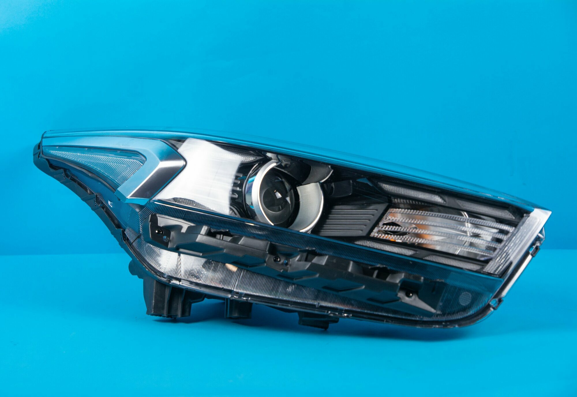 Фара Kia Cerato Киа Церато IV поколения, года 2021-2024, с линзами, 1 шт, ближний дальний свет галогенная передняя правая