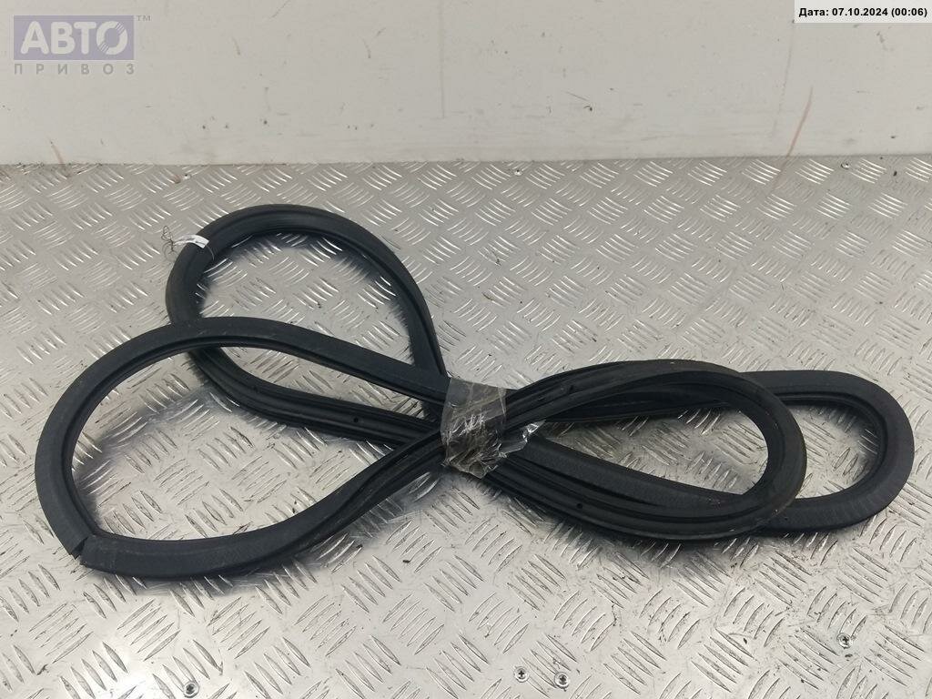 Уплотнитель двери задней левой Volkswagen Polo (1994-1999)