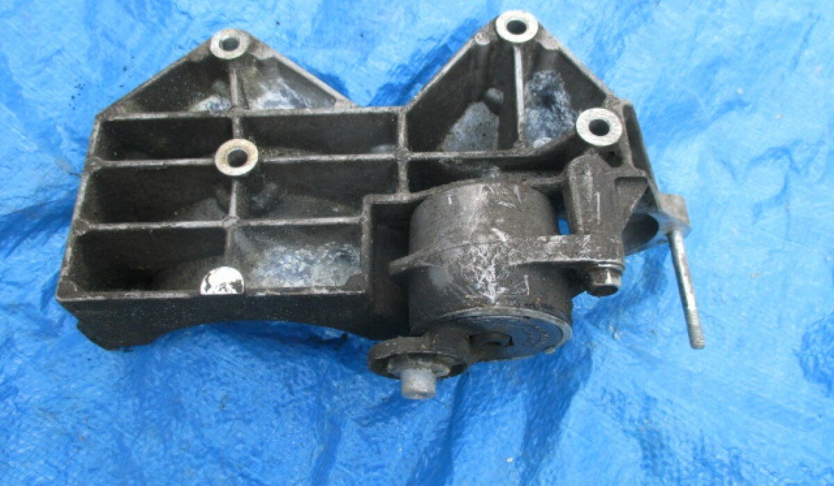 Кронштейн генератора Lacetti Chevrolet 96352822