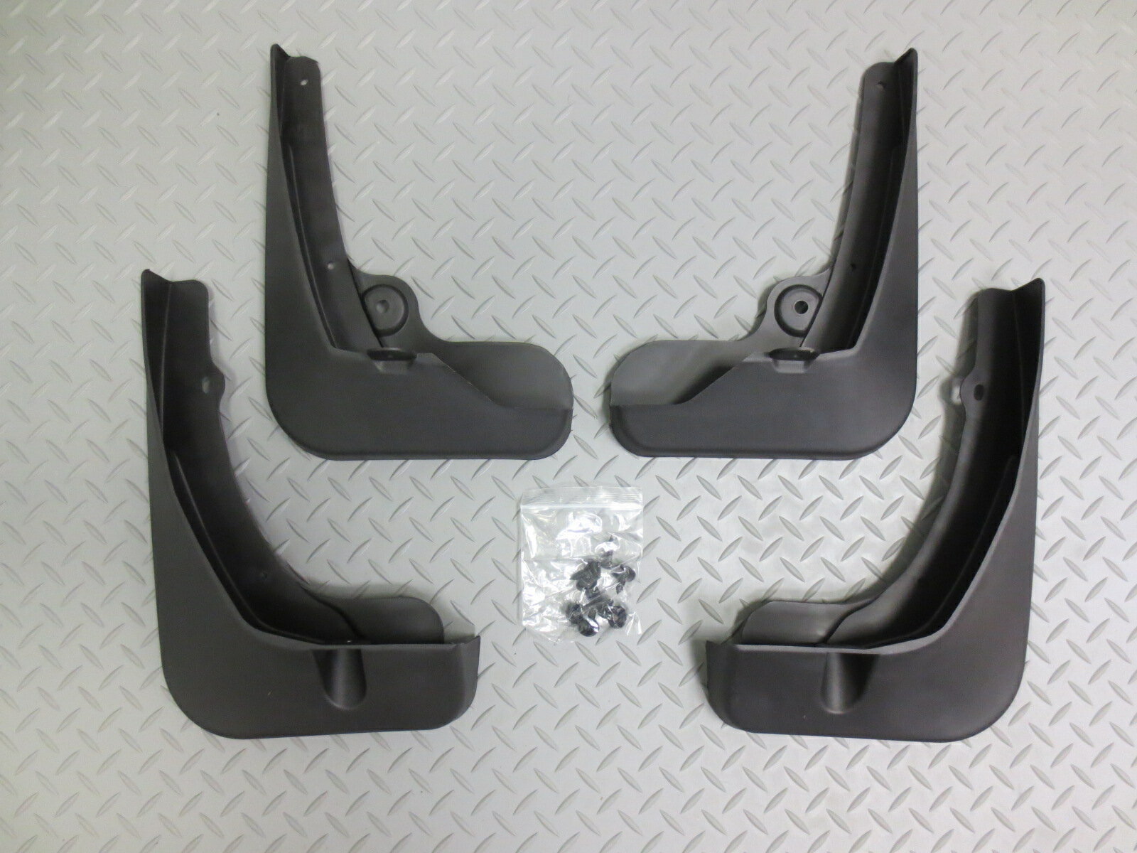 Брызговики Geely Tugella 2019-.