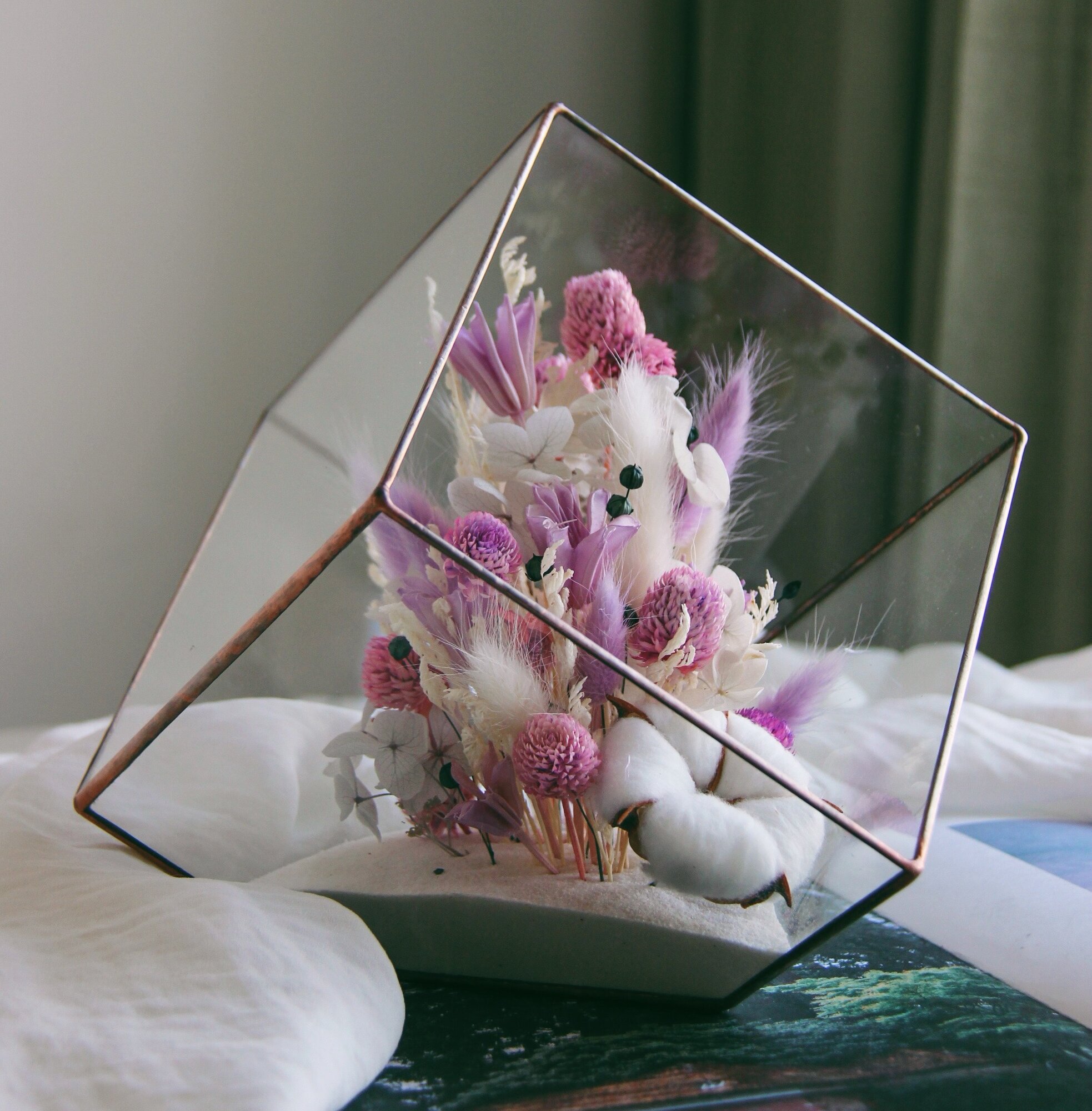 Флорариум с сухоцветами и стабилизированными растениями Куб, 20см