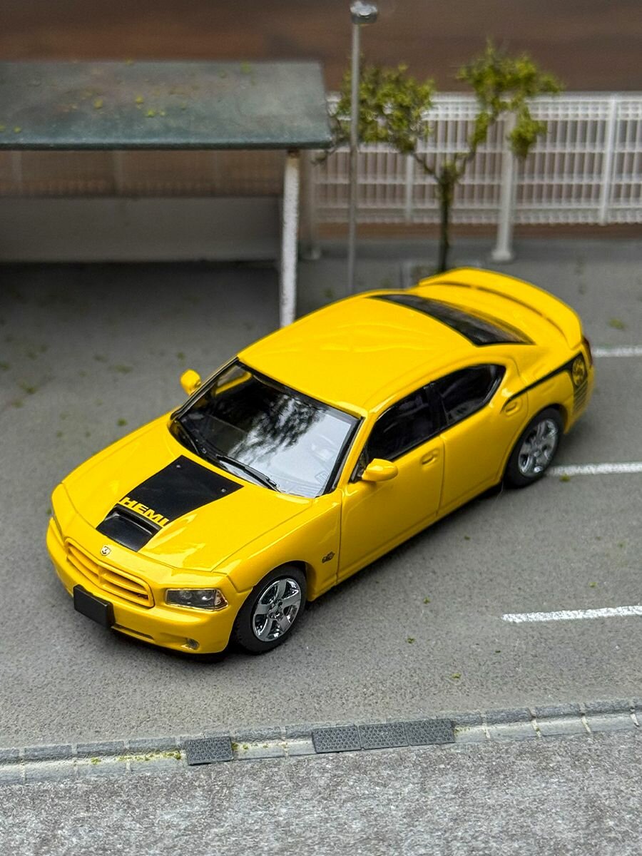 Rollin 1:64 Dodge Charger 08 R/T Легковая модель автомобиля