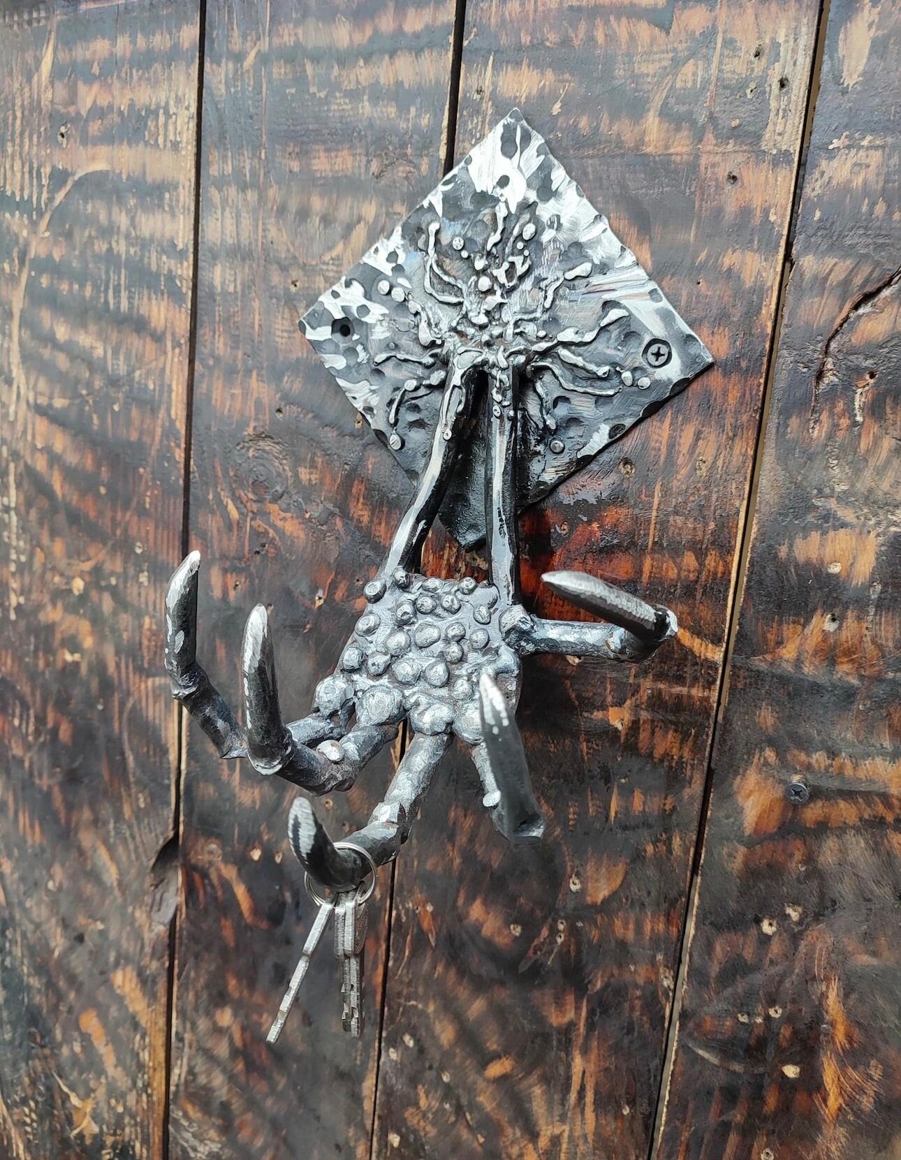 Настенная ключница кованая металл