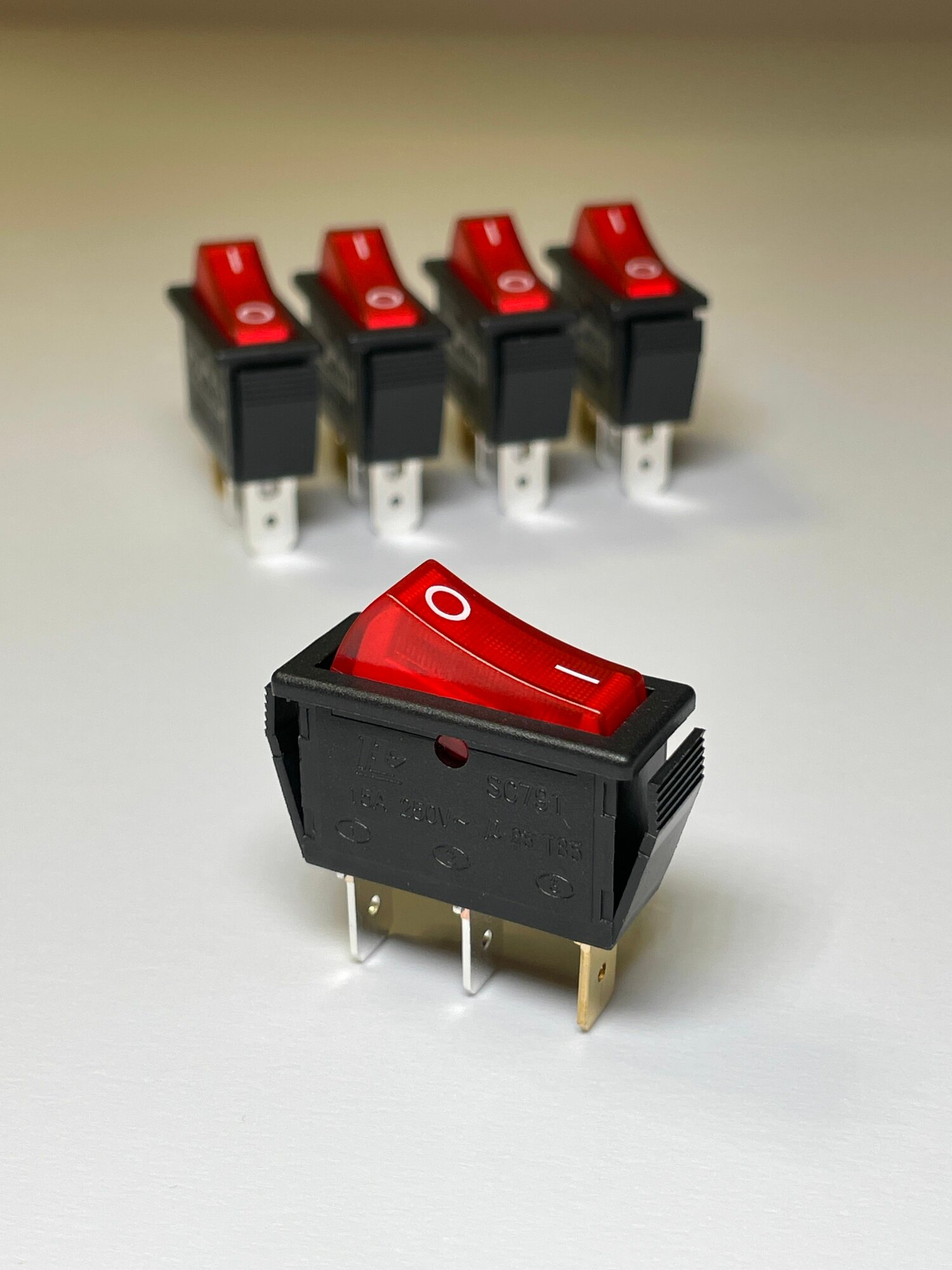 5 шт. Кнопка переключатель, красная, двухпозиционная, встраиваемая, тумблер с подсветкой, вкл/выкл с фиксацией