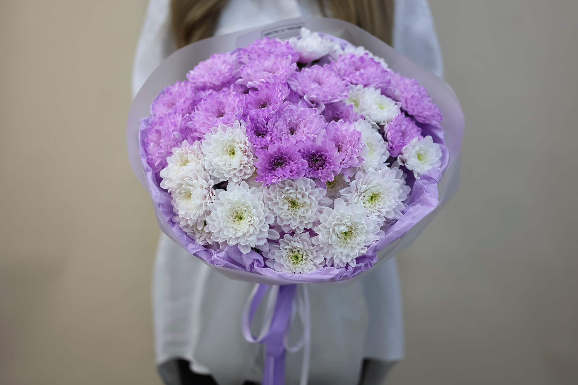 Букет с Кустовой Хризантемой в Сиреневой гамме, "Цветы 25 часов".