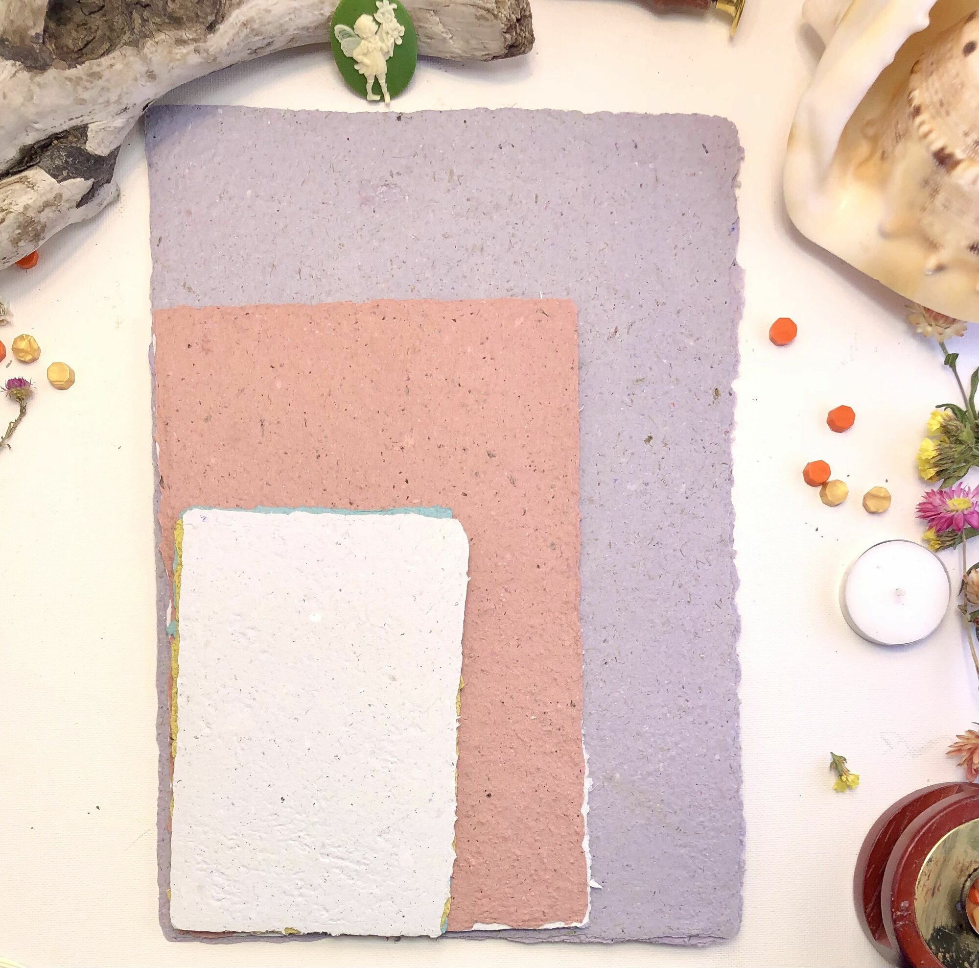 Набор эко бумага ручного литья с вкраплением трав и цитрусовой цедры с живым краем 8 листов