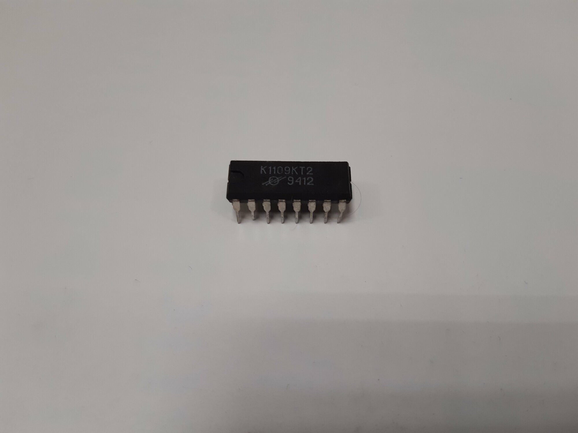 Микросхема К1109КТ2 1994г) (упаковка 5 штук)