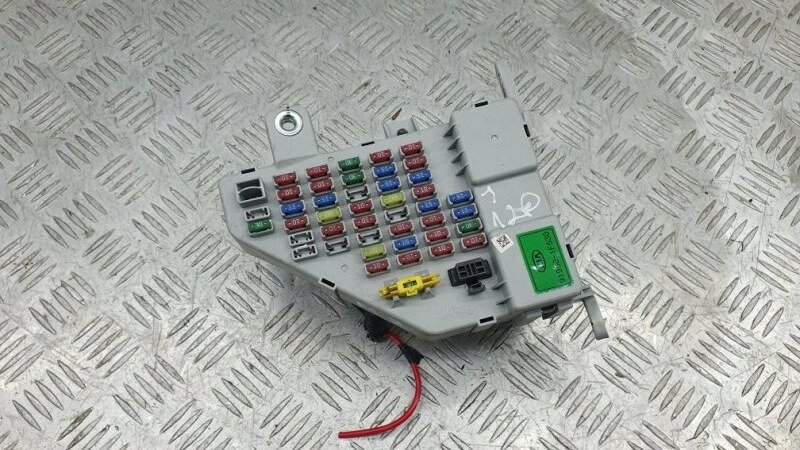 Б/У Блок предохранителей Kia Sportage 2 / Киа Спортейдж 2 2.0 дизель 2010