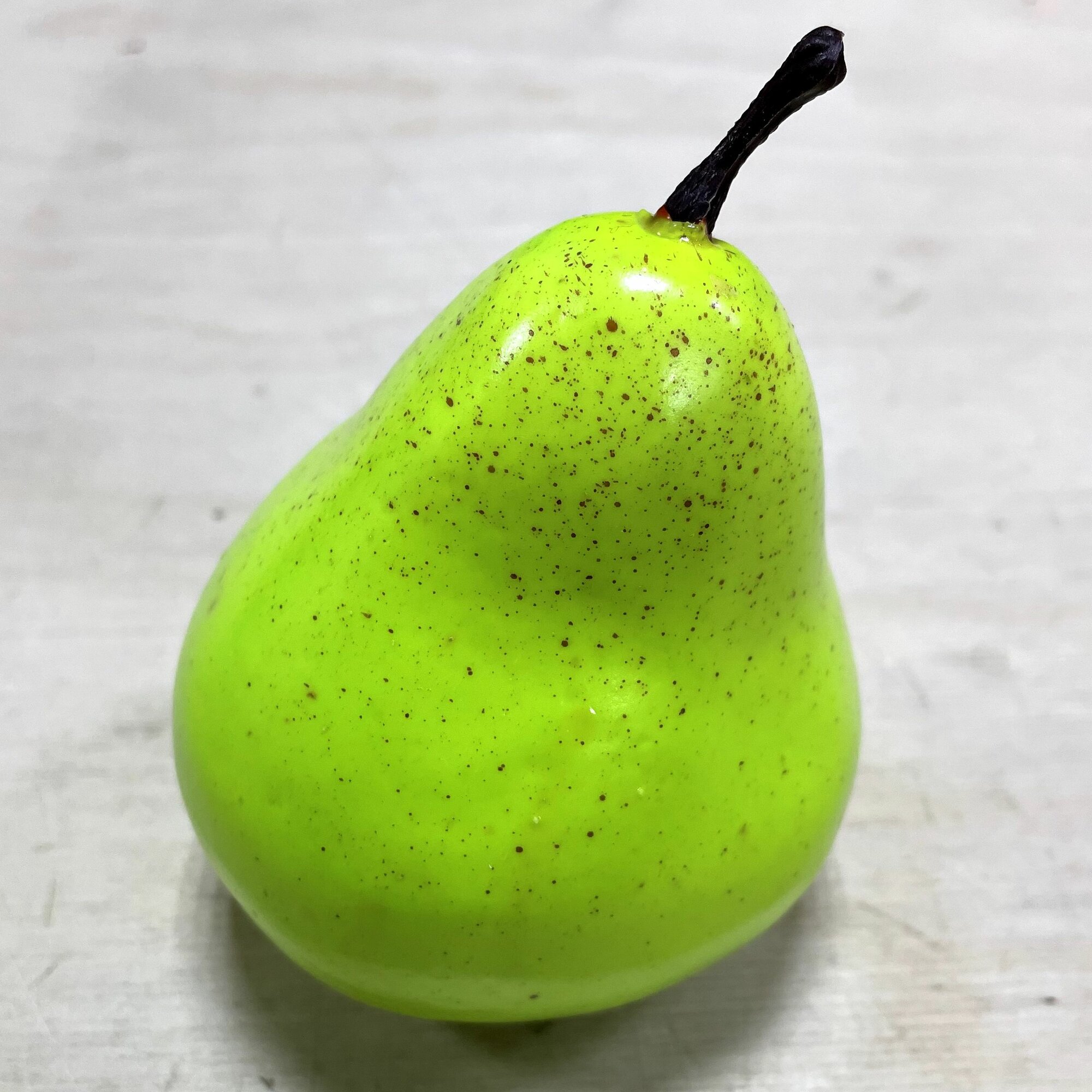 Искусственный декоративный фрукт Груша зеленая, 8см / Муляж груши