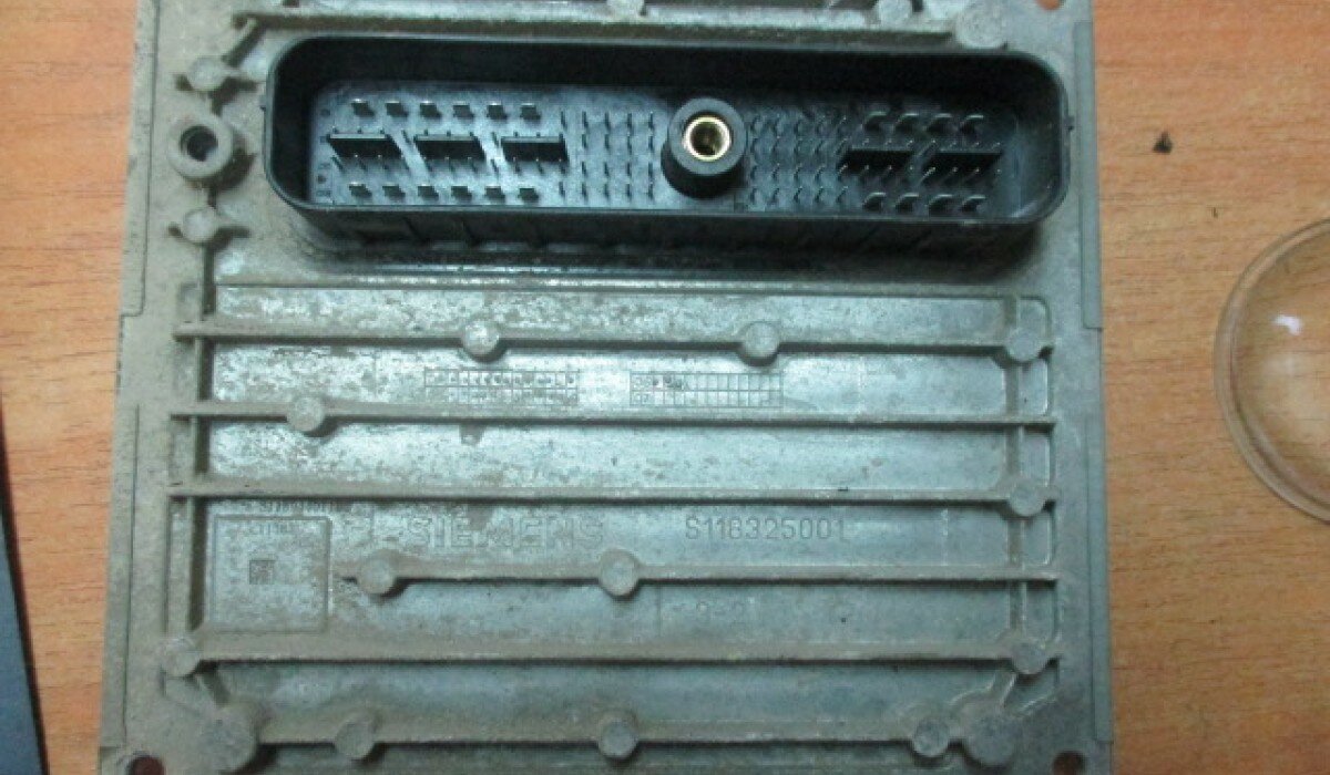 Блок управления двигателем Focus II Ford 7M5112A650HB