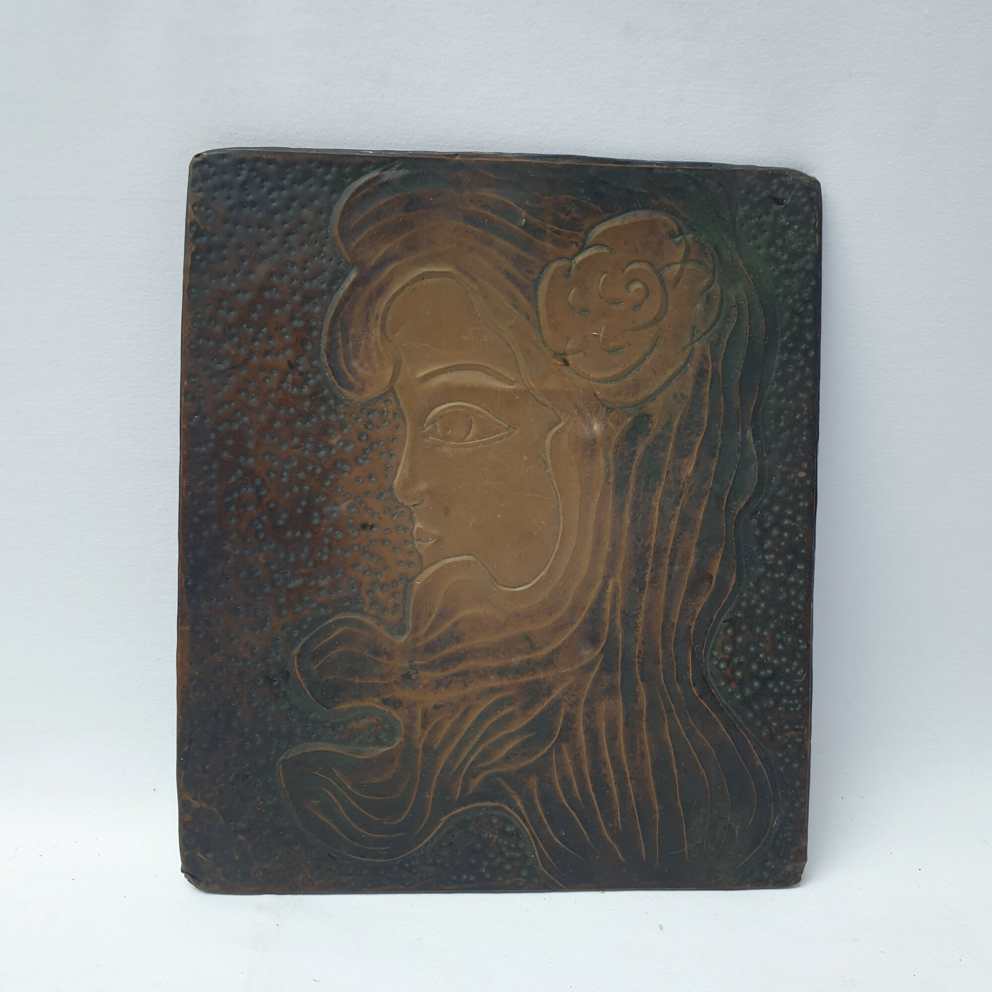 Винтажная чеканка 21х24 см, Девушка Весна, дарственная надпись, СССР