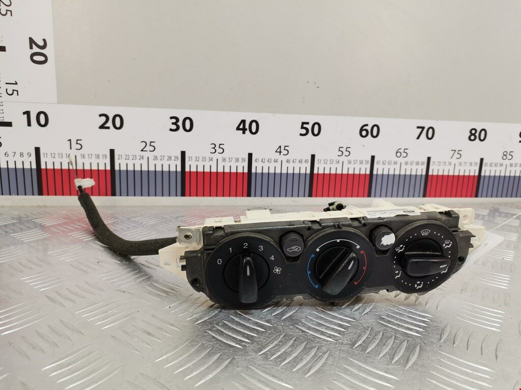 Блок управления печки (климат-контроля) Ford Focus 2 1374165 арт. 1598841