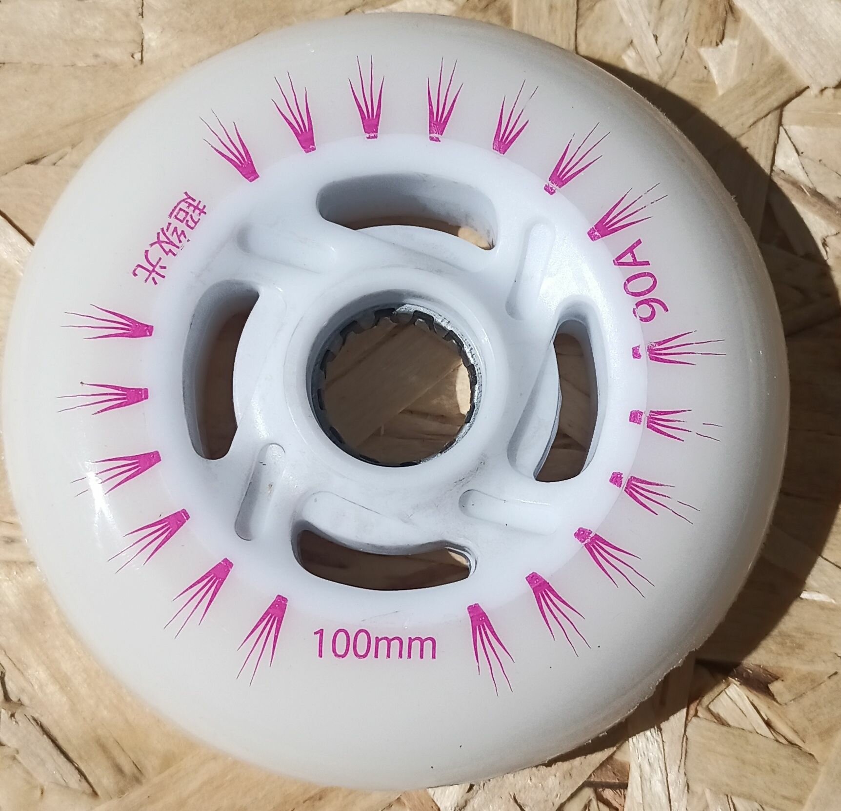 4 светящихся колес 100мм для роликов. Северное сияние. Светится розовым цветом.