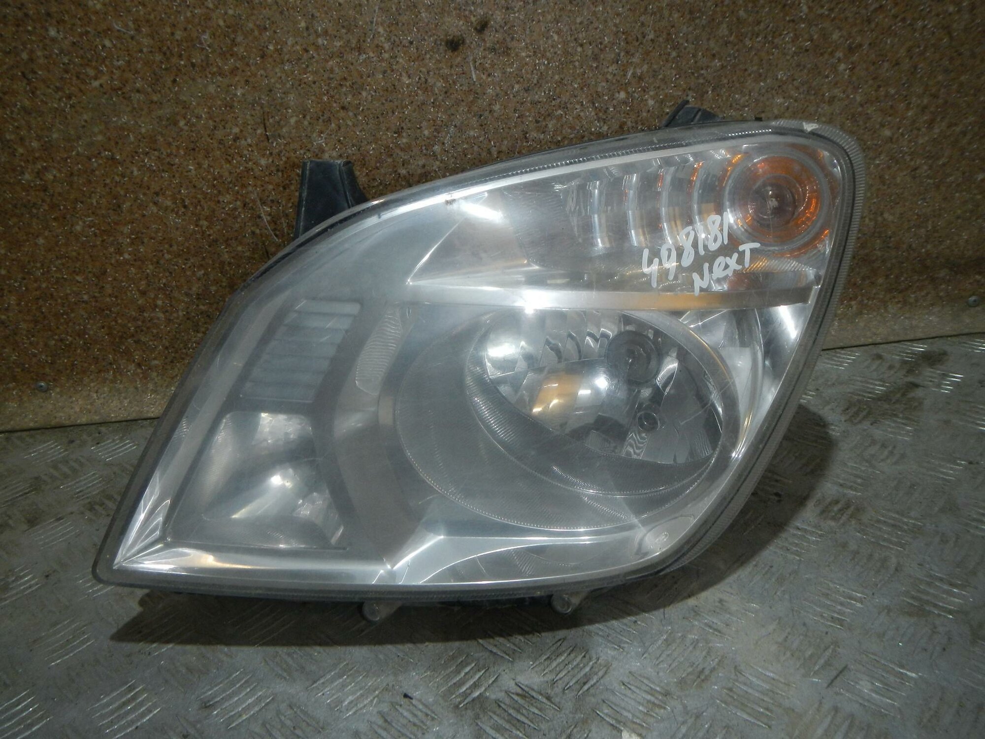 Б/У Фара левая, ГАЗ (GAZ)-GAZEL NEXT Gazel NEXT Царапины, сломано 2 крепления, сломана 1 направляющая стекла. 498181 GAZ...