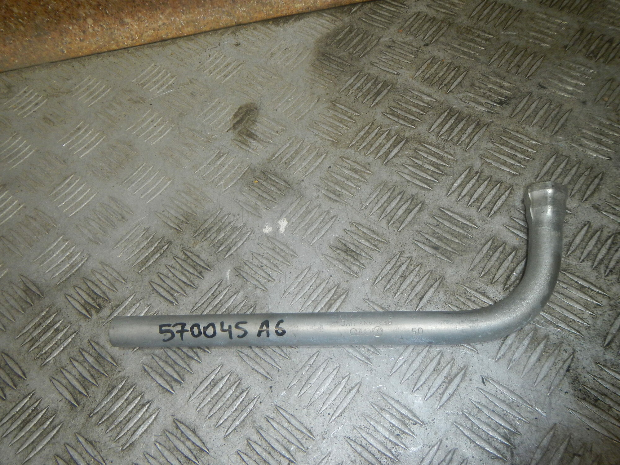 Б/У Ключ баллонный, Audi (Ауди)-A6 (C6) (05-11) AUDI A6 (C6) (05-11) Без видимых повреждений. 570045 VAG арт. 8N0012219