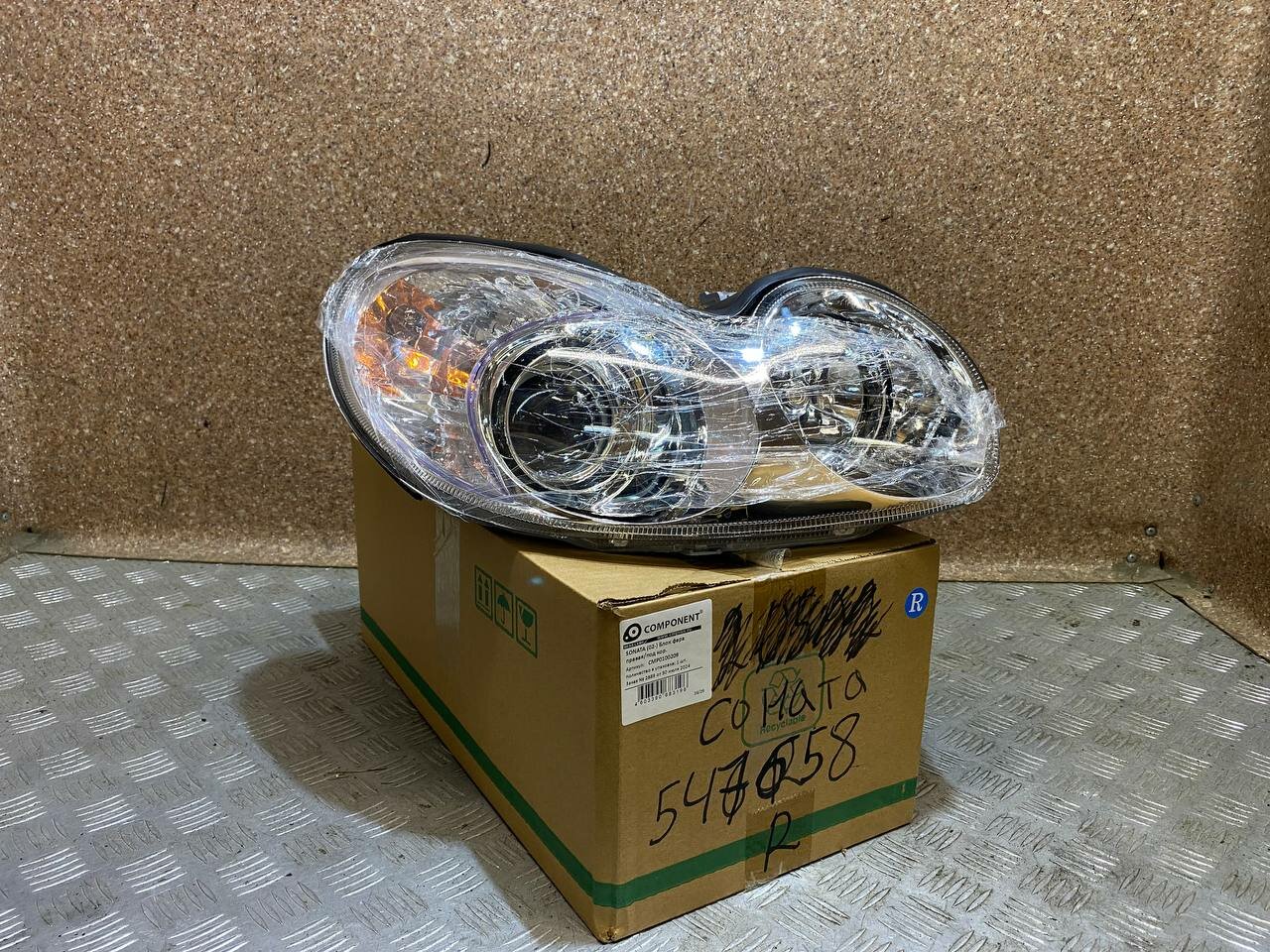 Б/У Фара правая, Hyundai (Хендэ)-SONATA (01-12) HYUNDAI SONATA (01-12) Новая, дубликат. 547658 Hyundai-KIA арт. CMP0100209