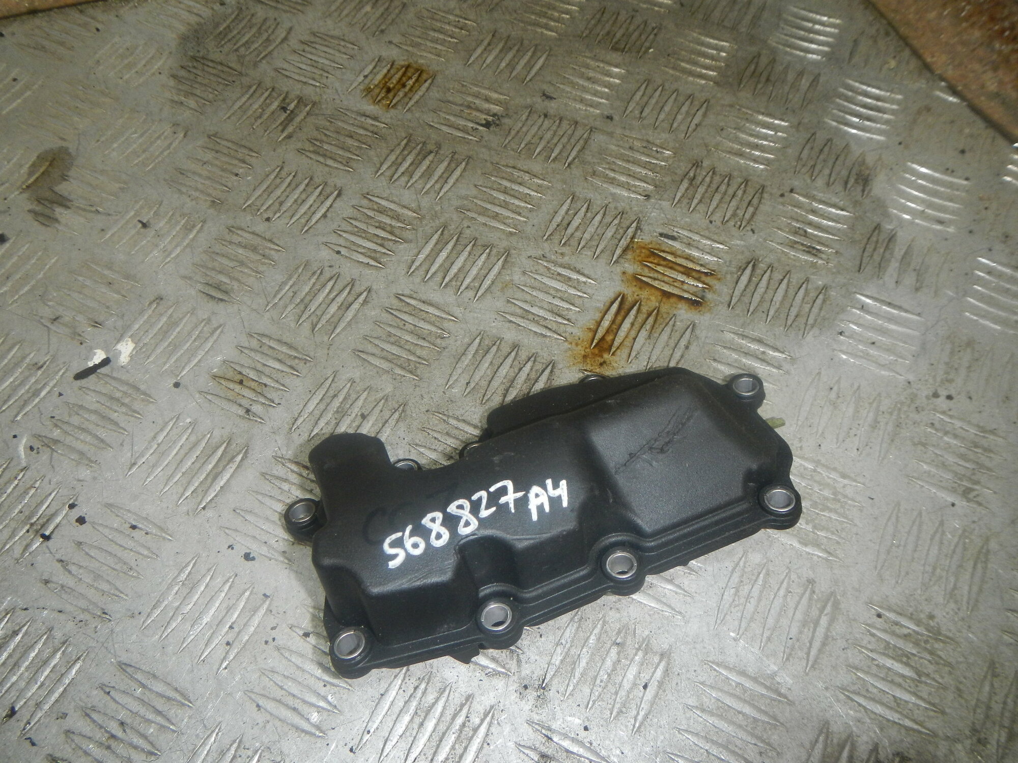 Б/У Маслоотделитель, Audi (Ауди)-A4 (B8) (07-15) AUDI A4 (B8) (07-15) Царапины. 568827 VAG арт. 06H103516D