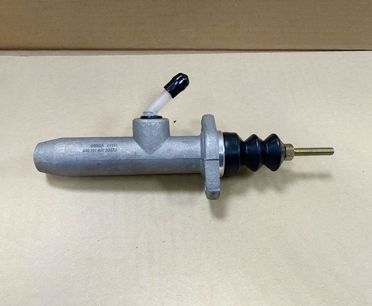 Цилиндр сцепления главный Audi A6 C4 2.0 (Ossca)