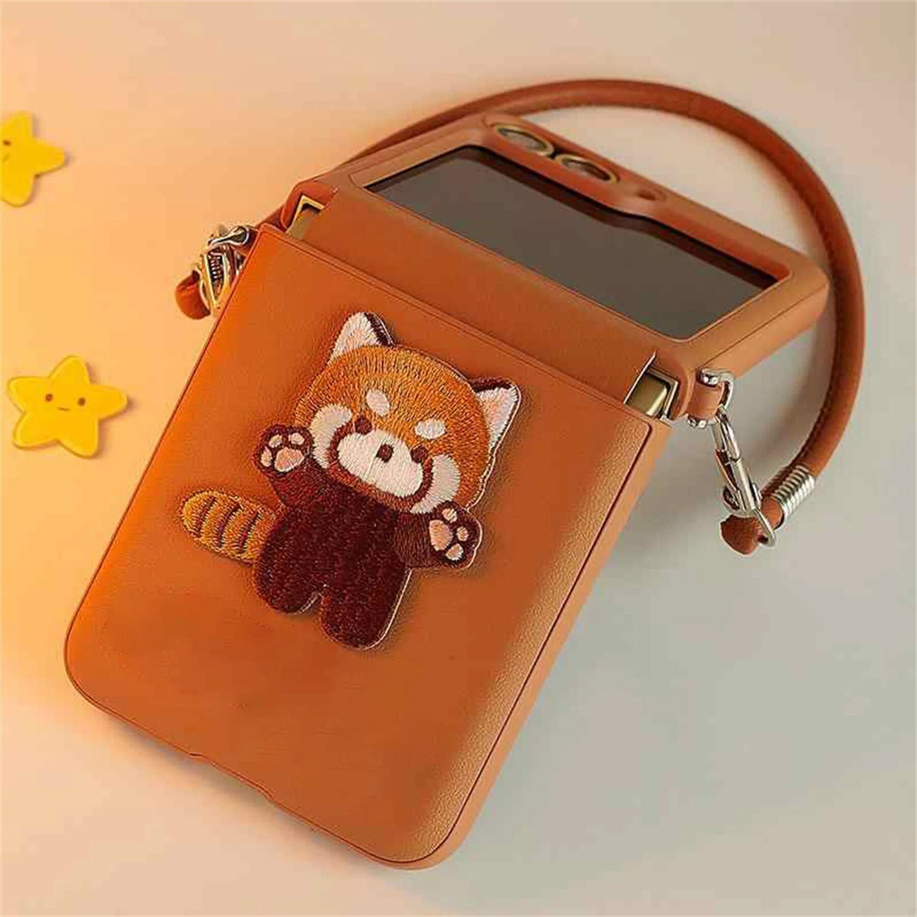 Корейский коричневый кожаный чехол с милой вышивкой и медведем для телефона с ремешком for Z Flip 6